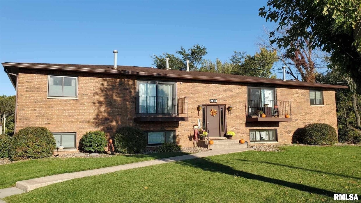 709 Crosstown Ave, Silvis, IL 61282 - House Rental in Silvis, IL ...