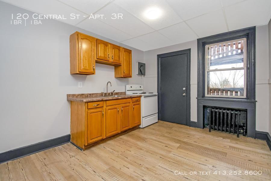 120 Central St Unit Apt. 3R, Springfield, MA 01105 - Room for Rent in ...