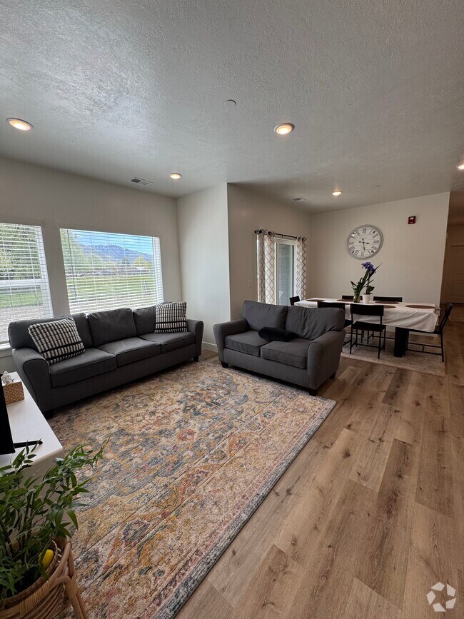 Apartments for Rent with a Walk-In Closet in Avon UT