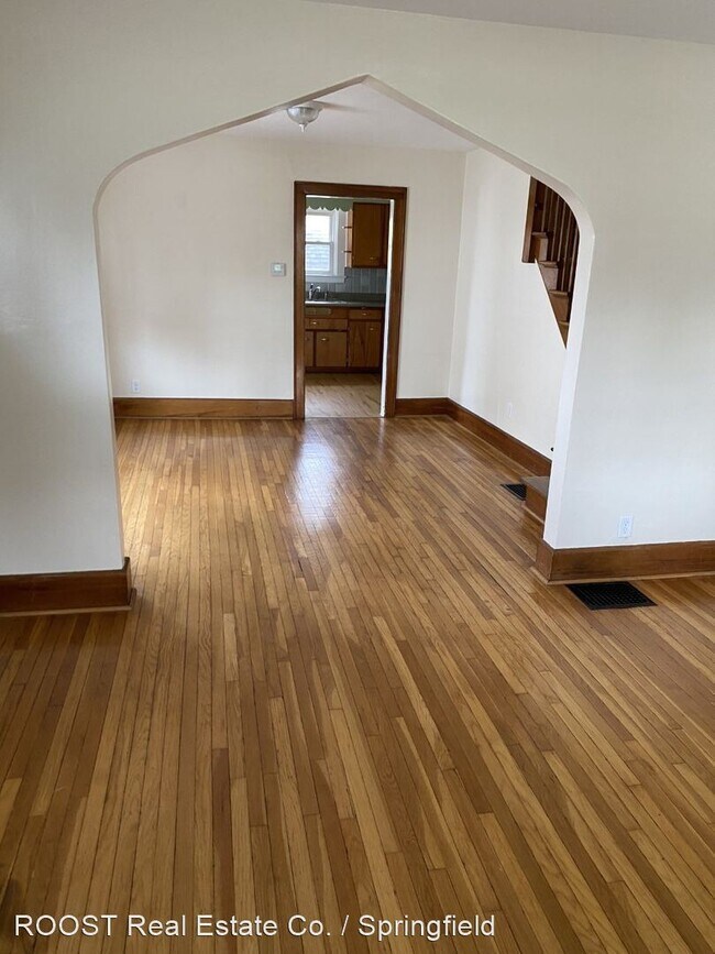 2022-2024 Broadway St, Springfield, OH 45504 - Room for Rent in ...