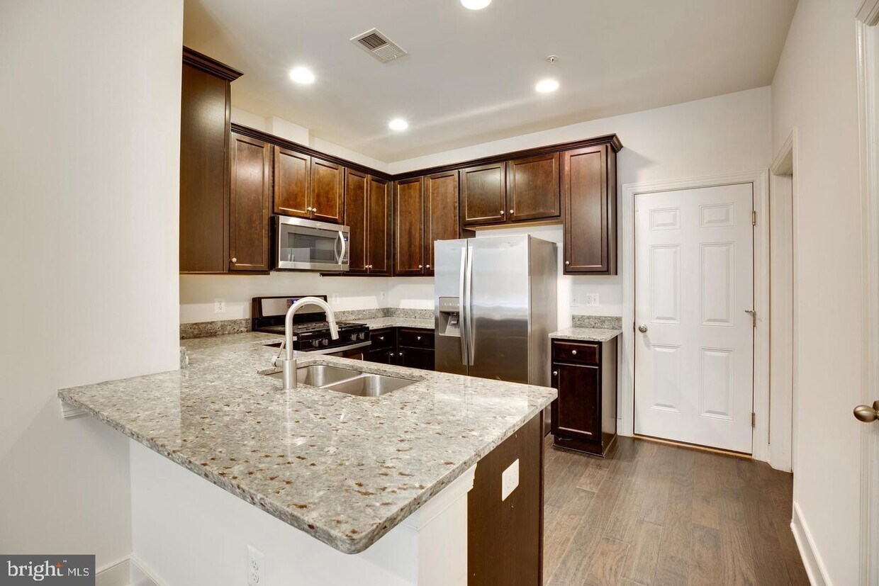 44033 Etna Terrace, Chantilly, VA 20152 - Townhome Rentals in Chantilly ...