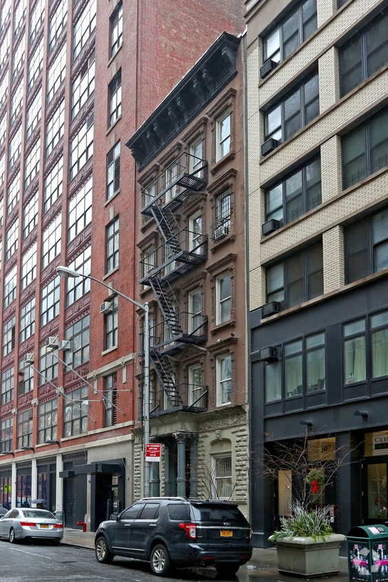 309 W 43rd St, New York, NY 10036 Apartments - New York, NY ...