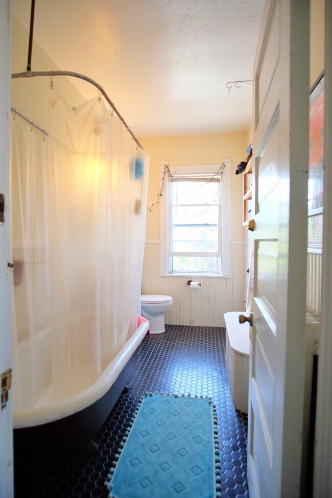 2312 Bryant Ave S Unit 4