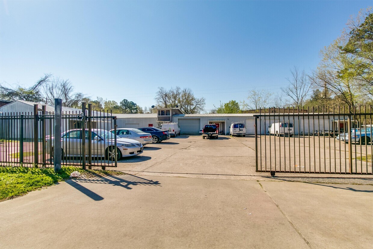 2118 Maurine St Unit 2, Houston, TX 77039 - Room for Rent in Houston ...