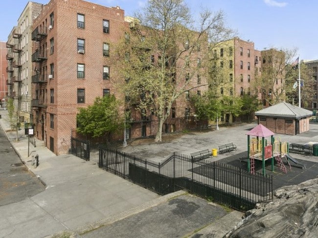 240 E Tremont Ave Bronx Ny 10457 Apartments Bronx Ny Apartments