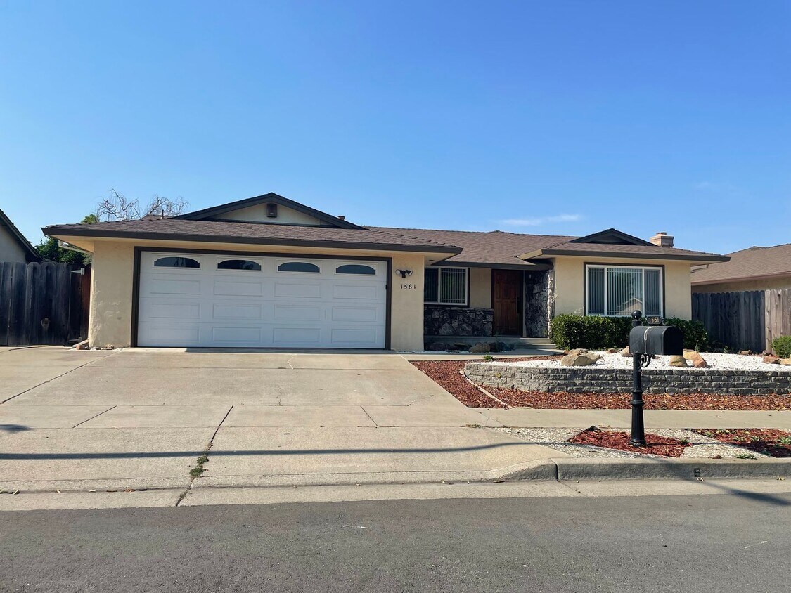 1561 Albright Dr, Hollister, CA 95023 - House Rental in Hollister, CA ...