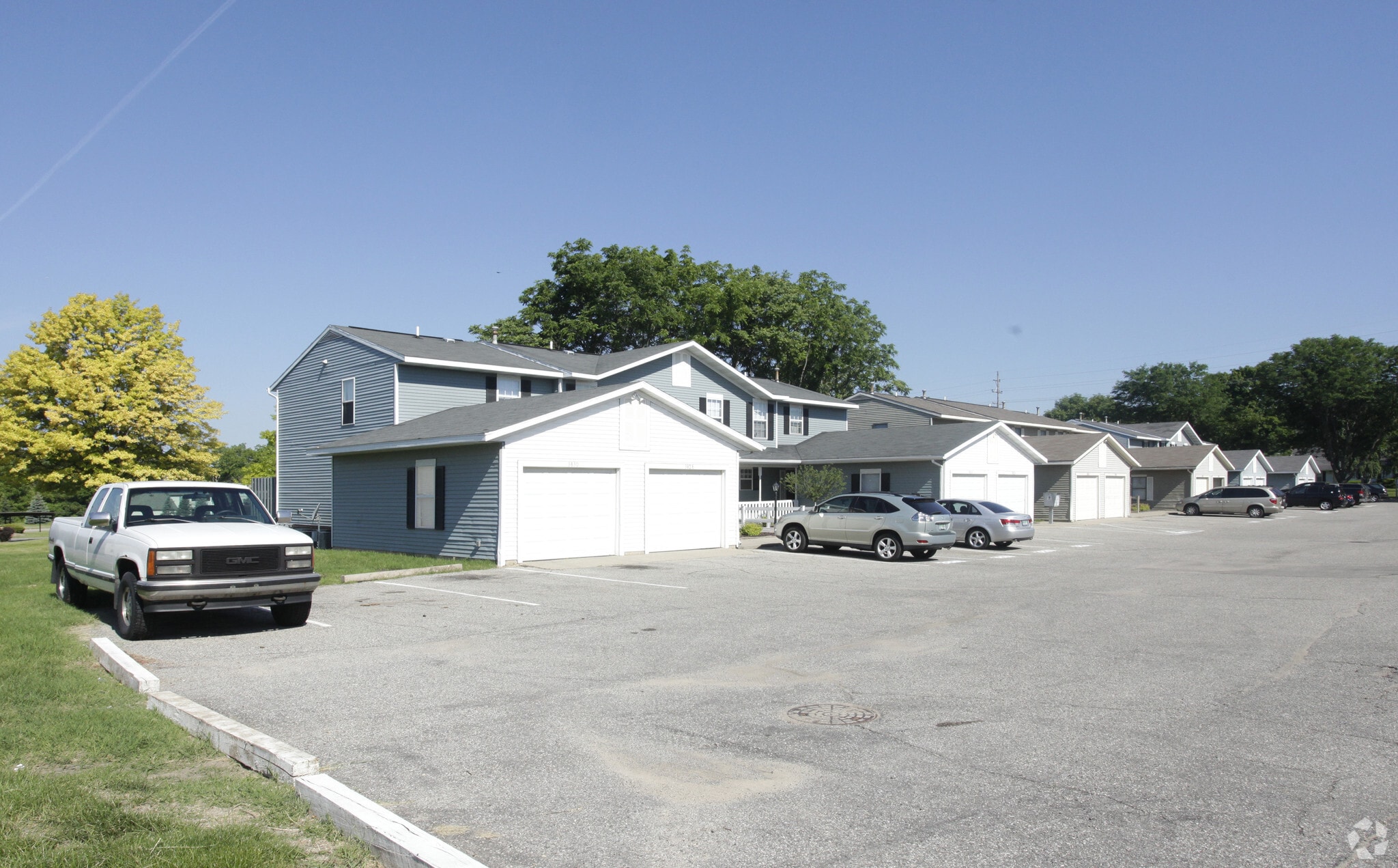 Burton East Apartments - 3800 Burton St Se Grand Rapids, MI 49546 ...