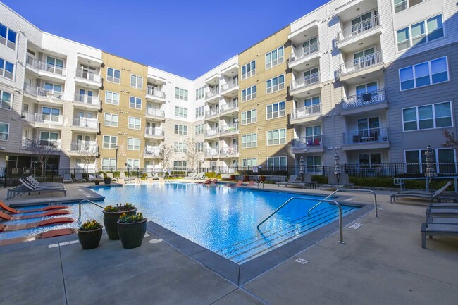 Midtown Atlanta Apartments for Rent with a Walk-In Closet - Atlanta, GA ...