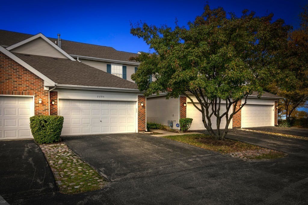 2295 Briar Ct, Hoffman Estates, IL 60169 - Townhome Rentals in Hoffman ...