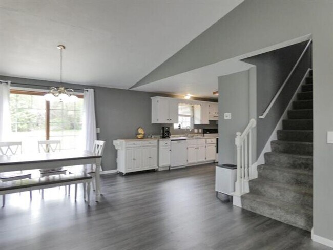 466 S Good Hope Rd Unit 468, De Pere, WI 54115 - Room for Rent in De ...