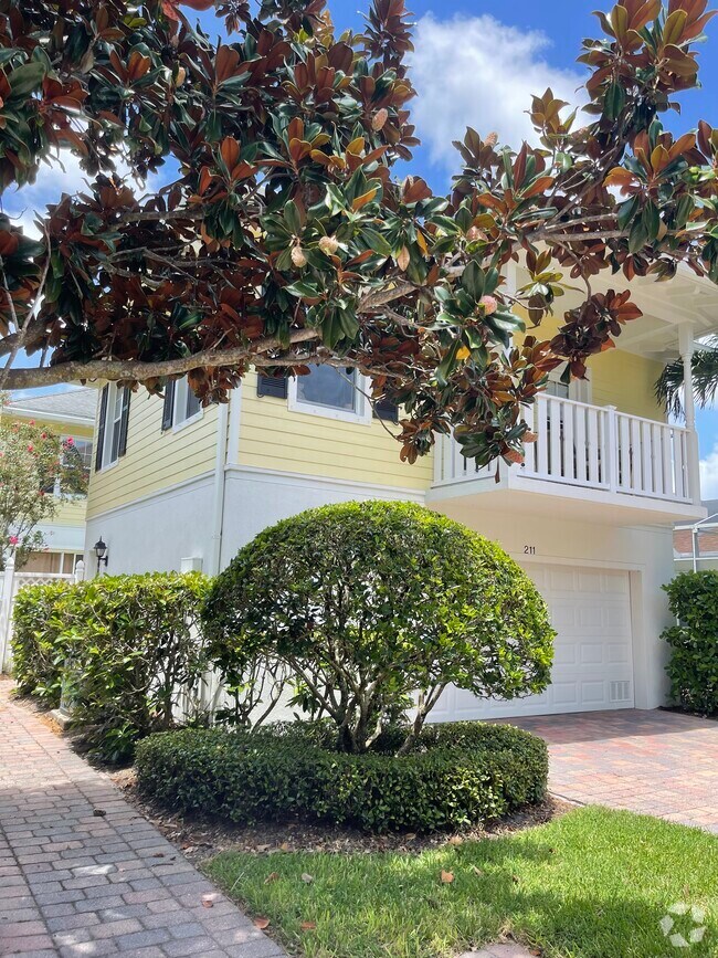 North Palm Beach Heights Apartments for Rent with Hardwood Floors ...