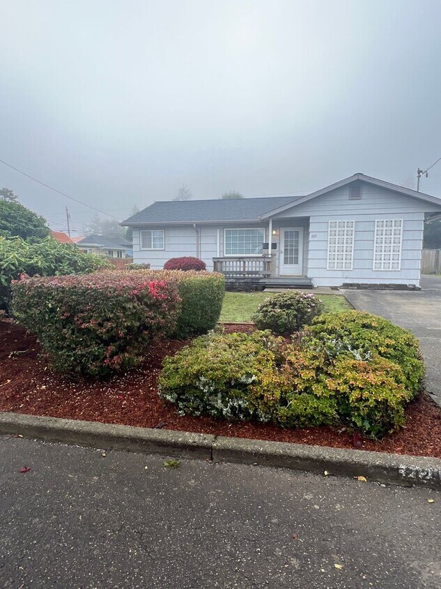 2129 Lombard St, North Bend, OR 97459 - House Rental in North Bend, OR ...