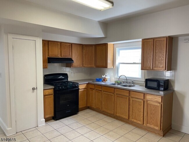132 Summer Ave Unit 2, Newark, NJ 07104 - Room for Rent in Newark, NJ ...