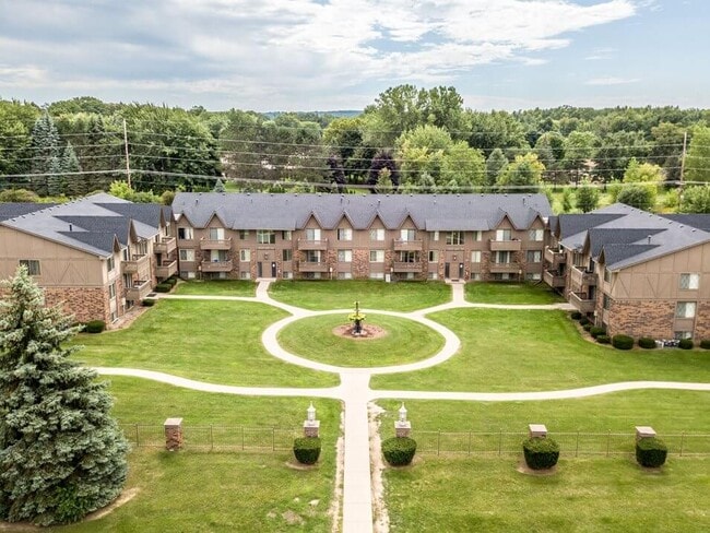 The Landings of Fountain Pointe Apartments - 6033 Fountain Pointe Grand ...