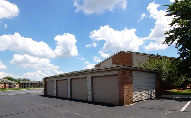 LAKEVIEW APARTMENTS Apartments - Franklin, IN | Apartments.com