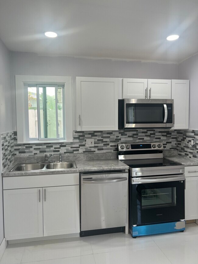 8440 NW 26th Pl, Sunrise, FL 33322 - House Rental in Sunrise, FL ...