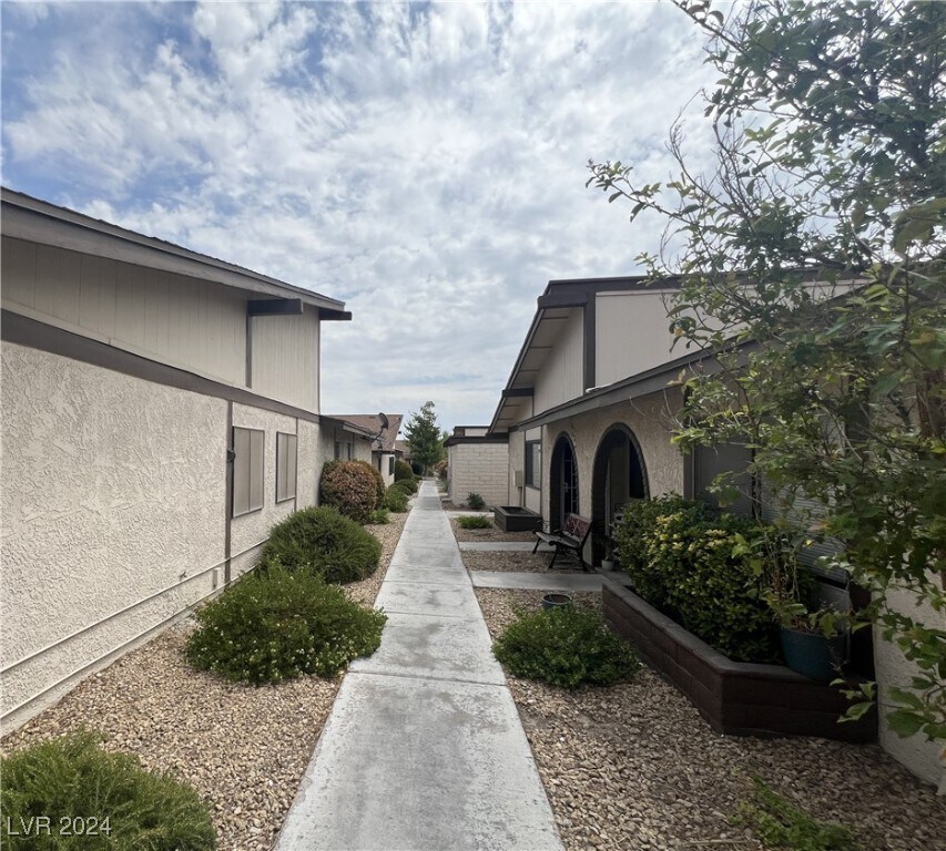 5729 Smoke Ranch Rd, Las Vegas, NV 89108 - Townhome Rentals in Las ...