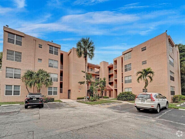 Pine Island Ridge Apartments for Rent with Extra Storage - Davie, FL ...