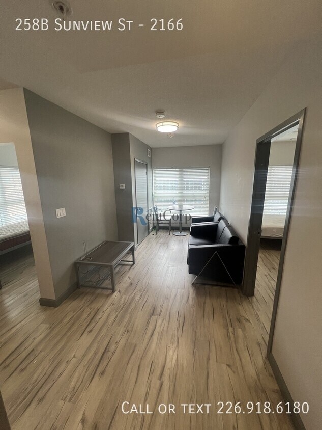 258B Sunview St, Waterloo, ON N2L 0H7 - Maison de Ville à Louer à Waterloo, ON | Apartments.com