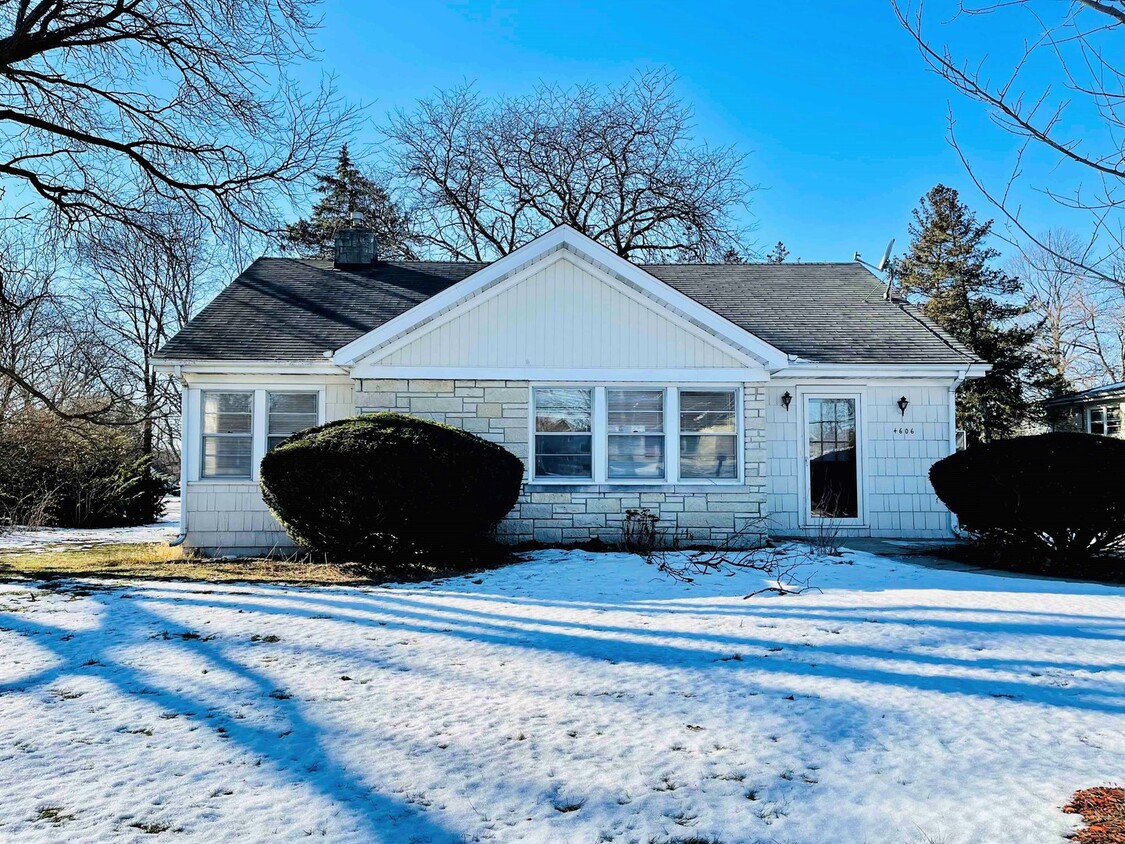 4606 Main St, Lisle, IL 60532 - House Rental in Lisle, IL | Apartments.com