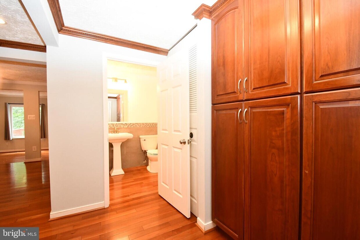 2907 Bridgehampton Ct, Falls Church, VA 22042 - Townhome Rentals in ...