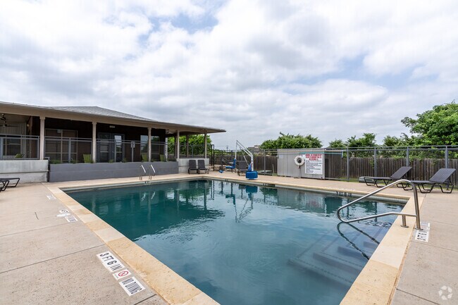 Waters at Willow Run - Apartments in Austin, TX | Apartments.com