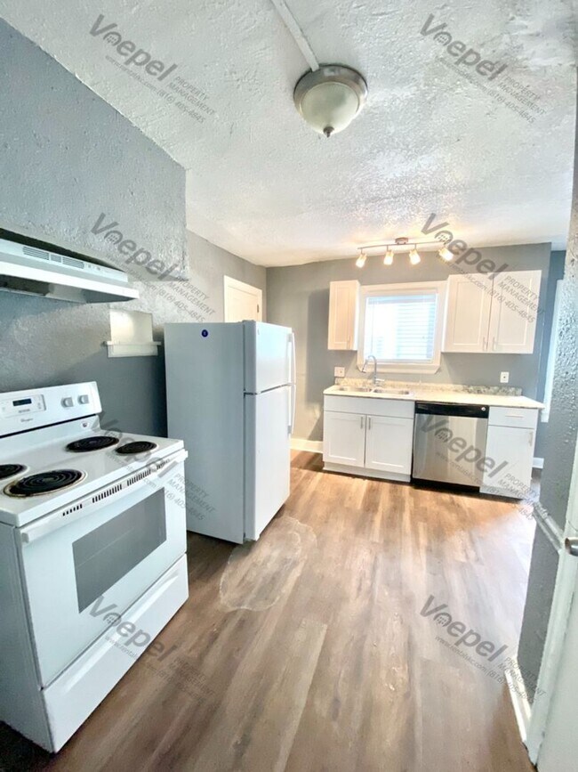 4243-4545 The Paseo Unit 4243 Paseo Blvd., Kansas City, MO 64110 - Room ...