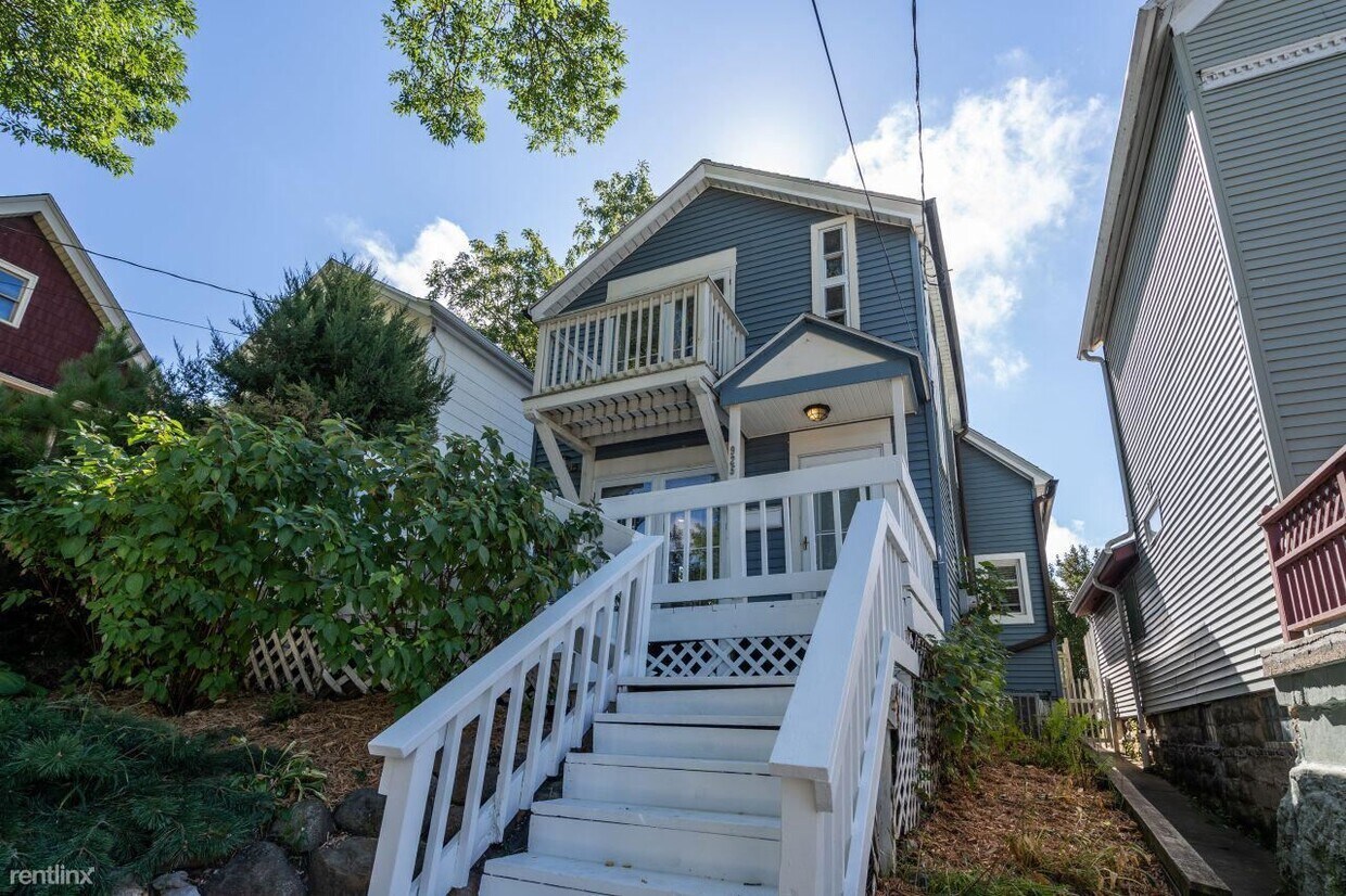 925 E Hamilton St, Milwaukee, WI 53202 - House Rental in Milwaukee, WI ...