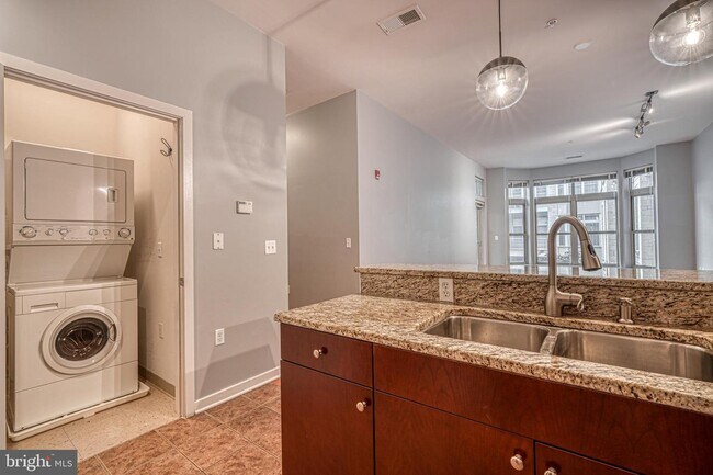 1209 N Charles St Unit 214, Baltimore, MD 21201 - Room for Rent in ...