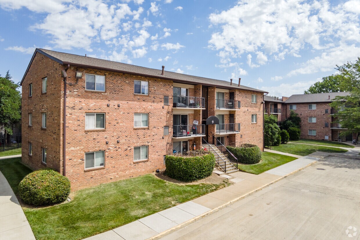 The Manor/The Manor East Apartments Apartments - 28 Fort Evans Rd NE ...