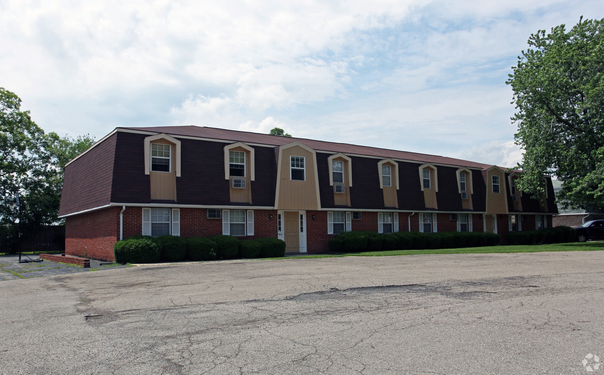 Foxboro Arms Apartments - 1039 Continental Ct Vandalia, OH 45377 ...