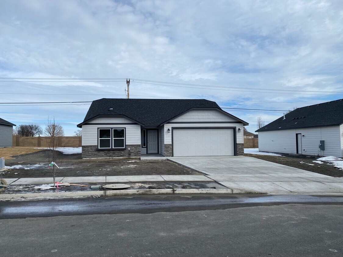 725 N Hooper Dr, Moses Lake, WA 98837 - House Rental in Moses Lake, WA ...