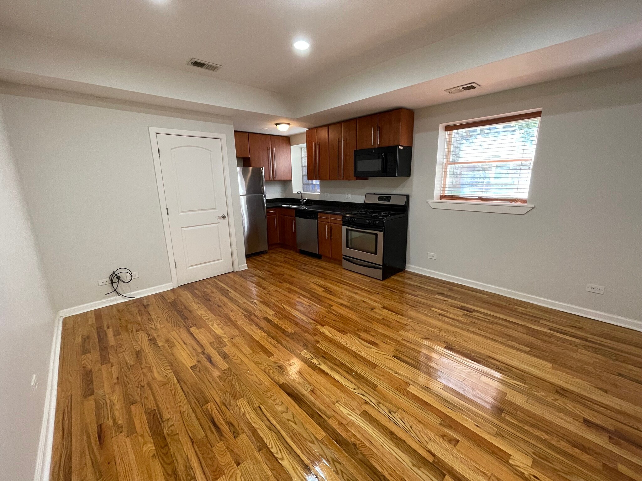 3851 W Ainslie St Unit B, Chicago, IL 60625 - Condo for Rent in Chicago ...