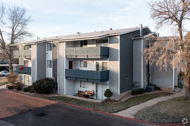 Fox Point in Old Farm Apartments for Rent with Hardwood Floors ...