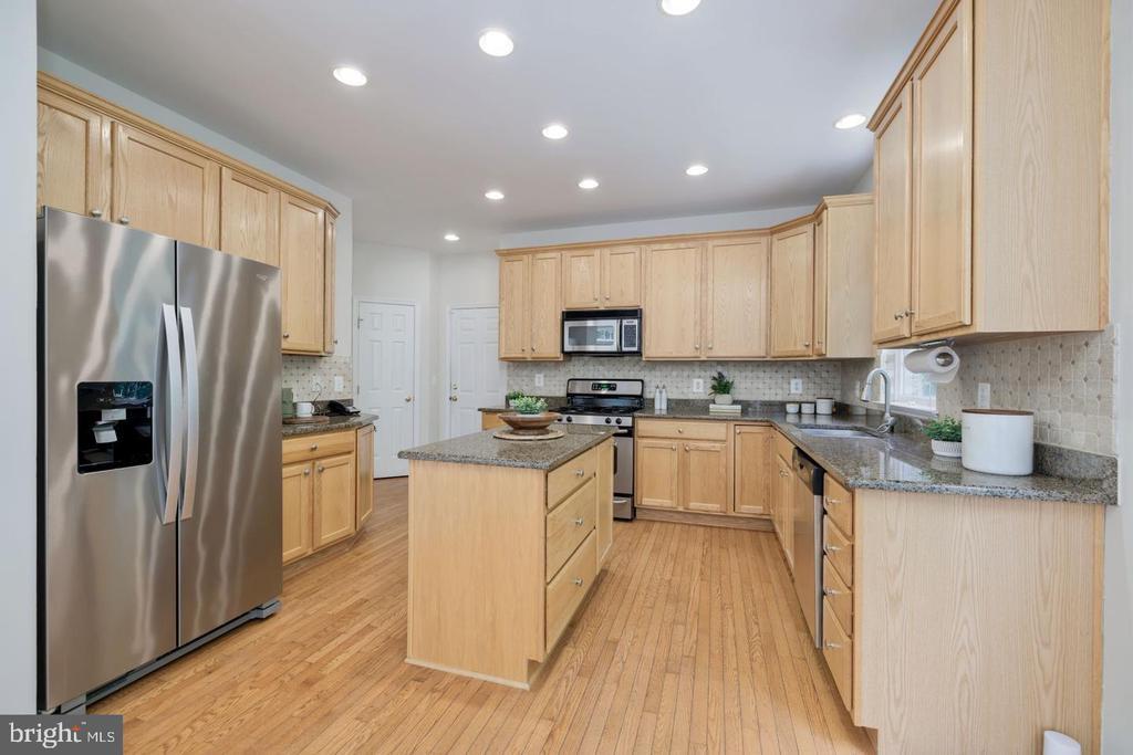 6839 Rolling Creek Way, Alexandria, VA 22315 - House Rental in ...