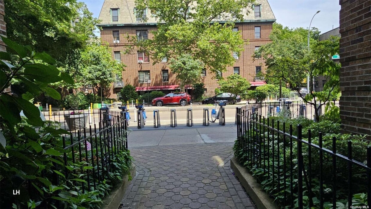 82-16-82-34 34th Ave Unit 4H, Queens, NY 11372 - Condo for Rent in ...