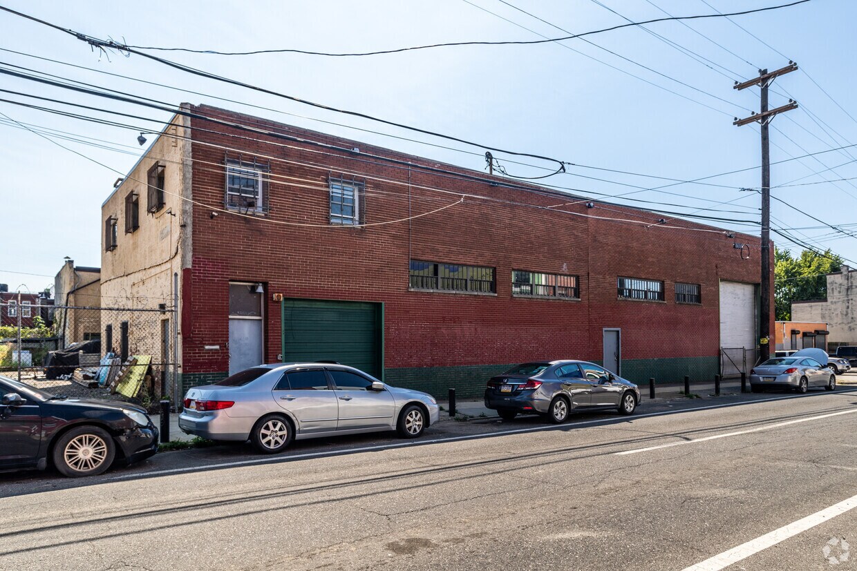 The Iron Flats - 2405 N 2nd St Philadelphia, PA 19133 | Apartments.com