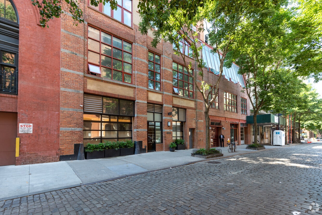 132 Perry St, New York, NY 10014 - Apartments in New York, NY ...