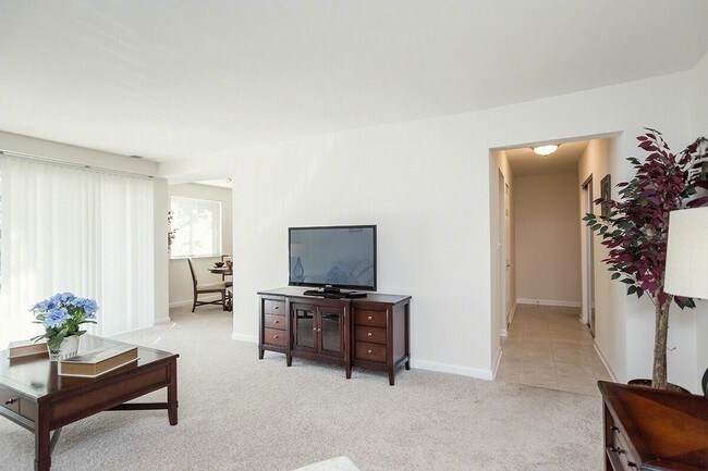 Fairfield Crossing Apartments Apartments - Falls Church, VA ...