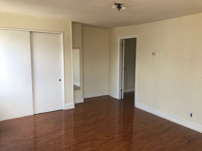 2245 Bainbridge St Unit 3, Philadelphia, PA 19146 - Room for Rent in ...