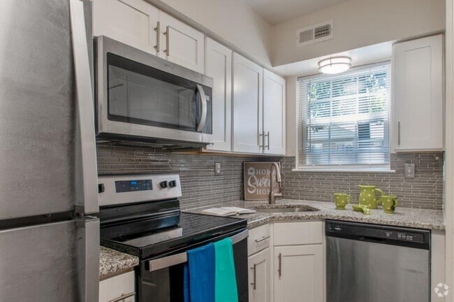 Lenola Park Apartments for Rent with a Dog Park - Moorestown, NJ ...