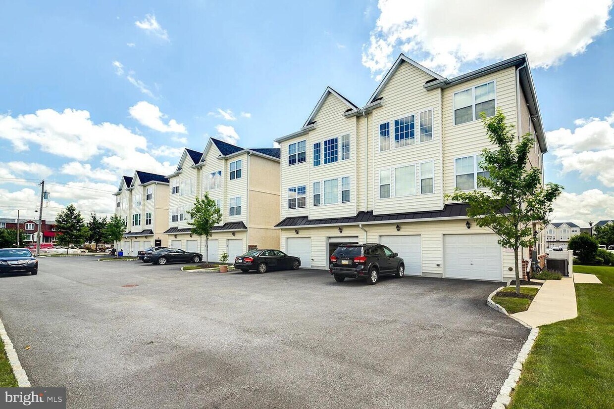 2021 Capri Dr, Philadelphia, PA 19145 - Townhome Rentals in ...