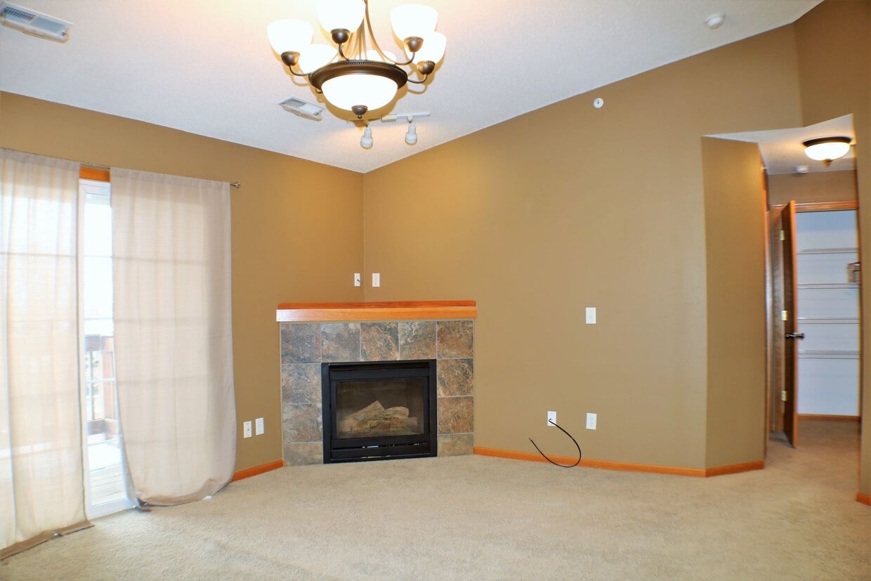 2706 Triple Crown Ln Unit 11, Iowa City, IA 52240 - Condo for Rent in ...