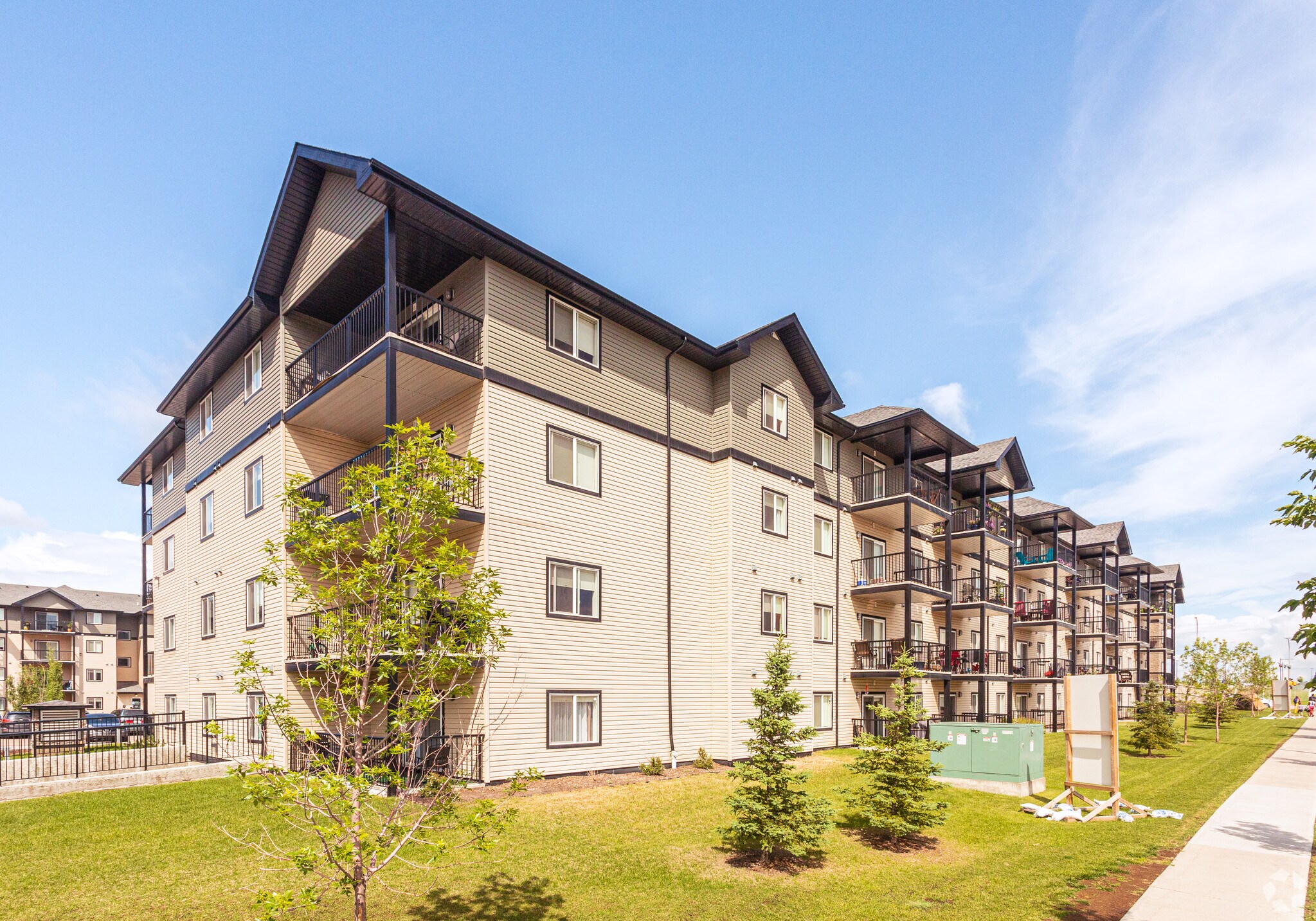 Avalon Court Building A Appartements - 5008 4 Avenue Sw Edmonton, AB ...