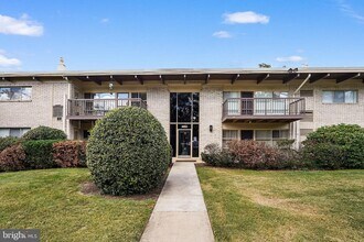 Apartments for Rent with a Swimming Pool in Wakefield Fairfax VA