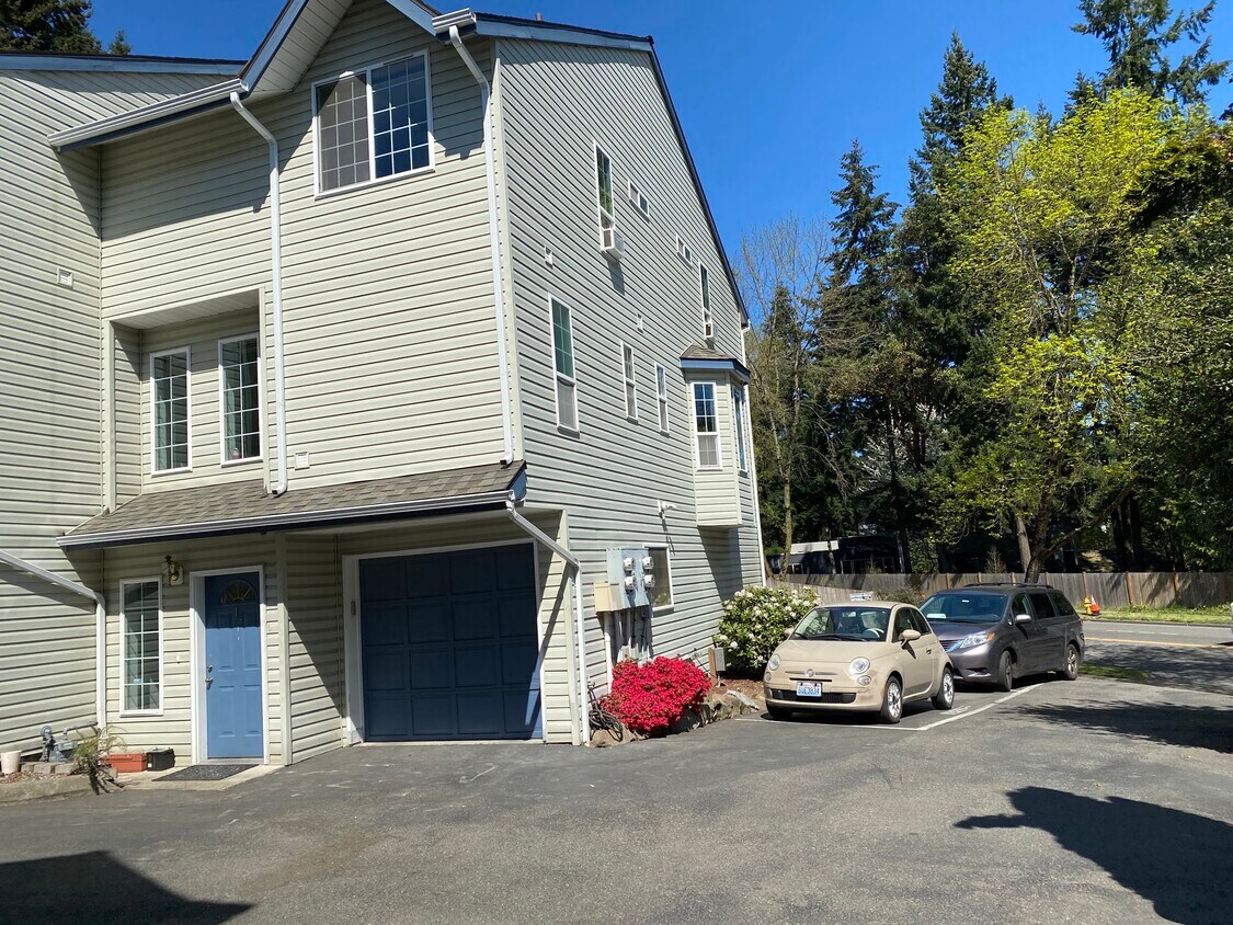 12549 Roosevelt Way NE, Seattle, WA 98125 - Townhome Rentals in Seattle WA | Apartments.com