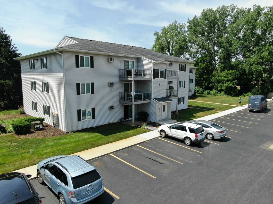 Pebble Beach - 1100 Bowes Rd Lowell, MI 49331 | Apartments.com