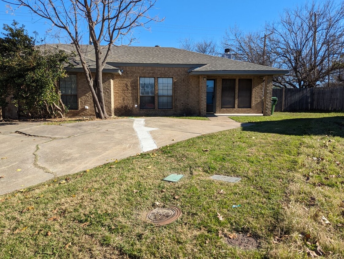 212 Lanham Ct, White Settlement, TX 76108 - House Rental in White ...