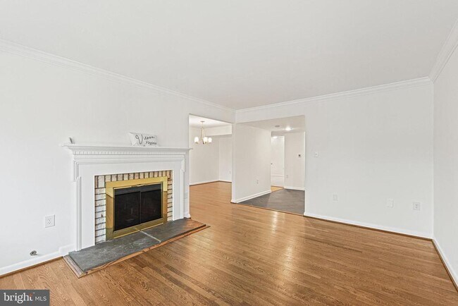 903 Moorefield Hill Grove SW, Vienna, VA 22180 - Townhome Rentals in ...