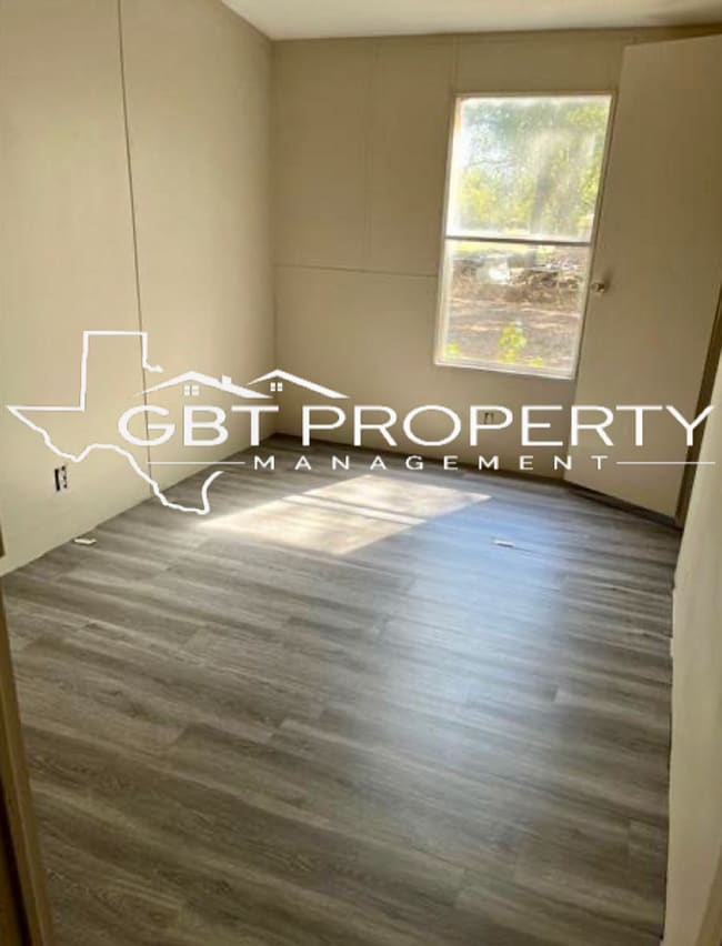 Duplex For Rent in Walnut Springs TX